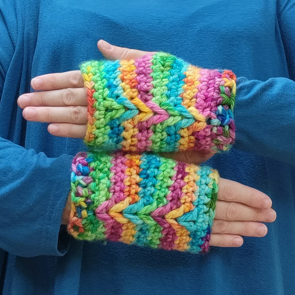 V-Stitch Mitts – Katie Clark Crochet